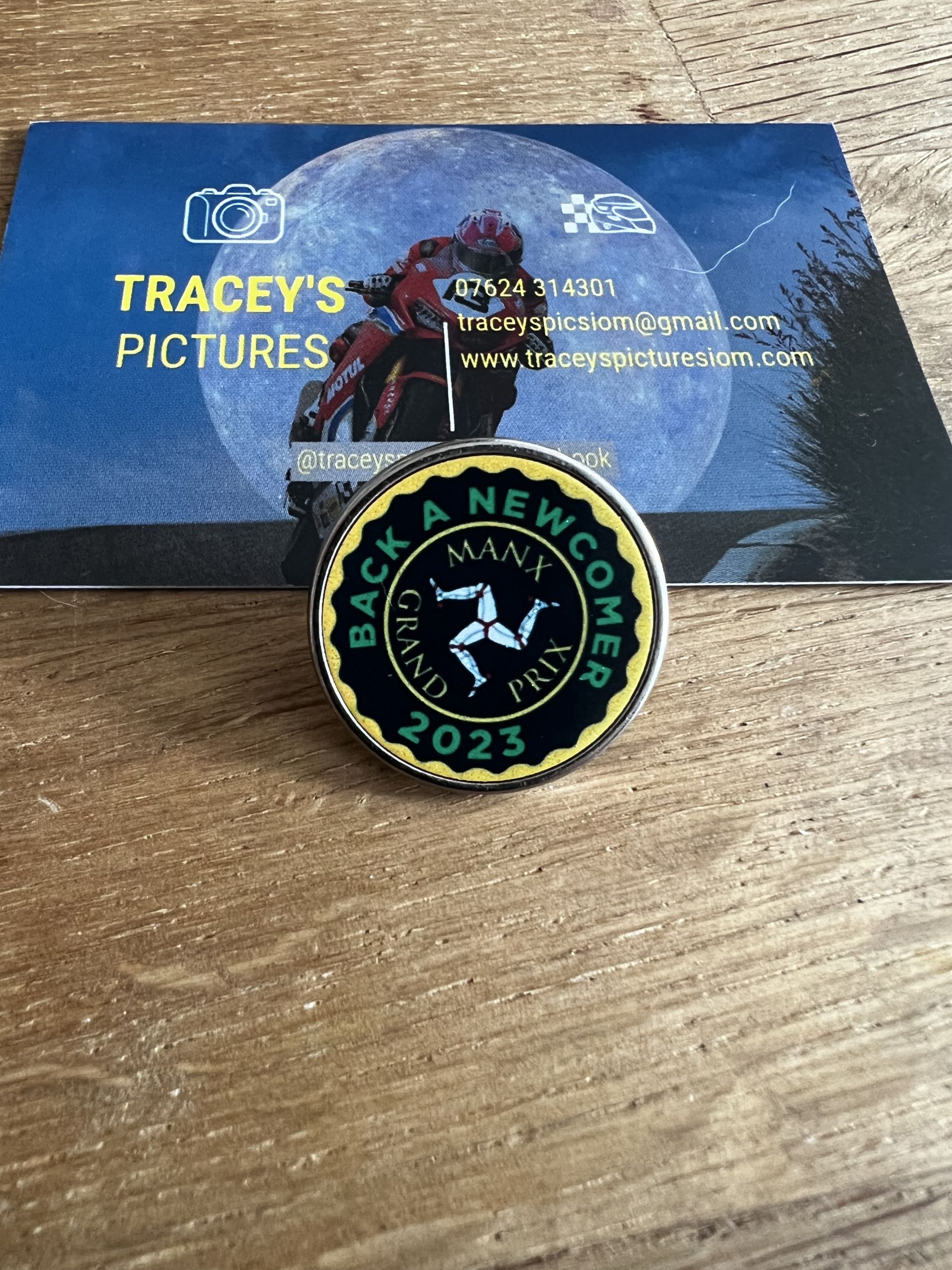 MANX GRAND PRIX BACK A NEWCOMER BADGE 2023 – Traceys Pictures