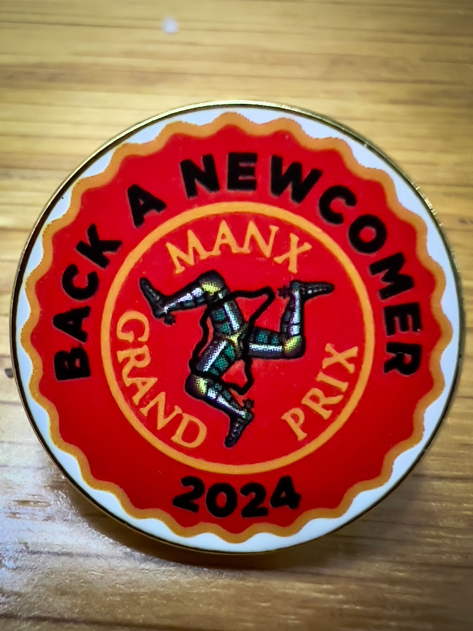 2024 MANX GRAND PRIX “BACK A NEWCOMER” BADGE – Traceys Pictures